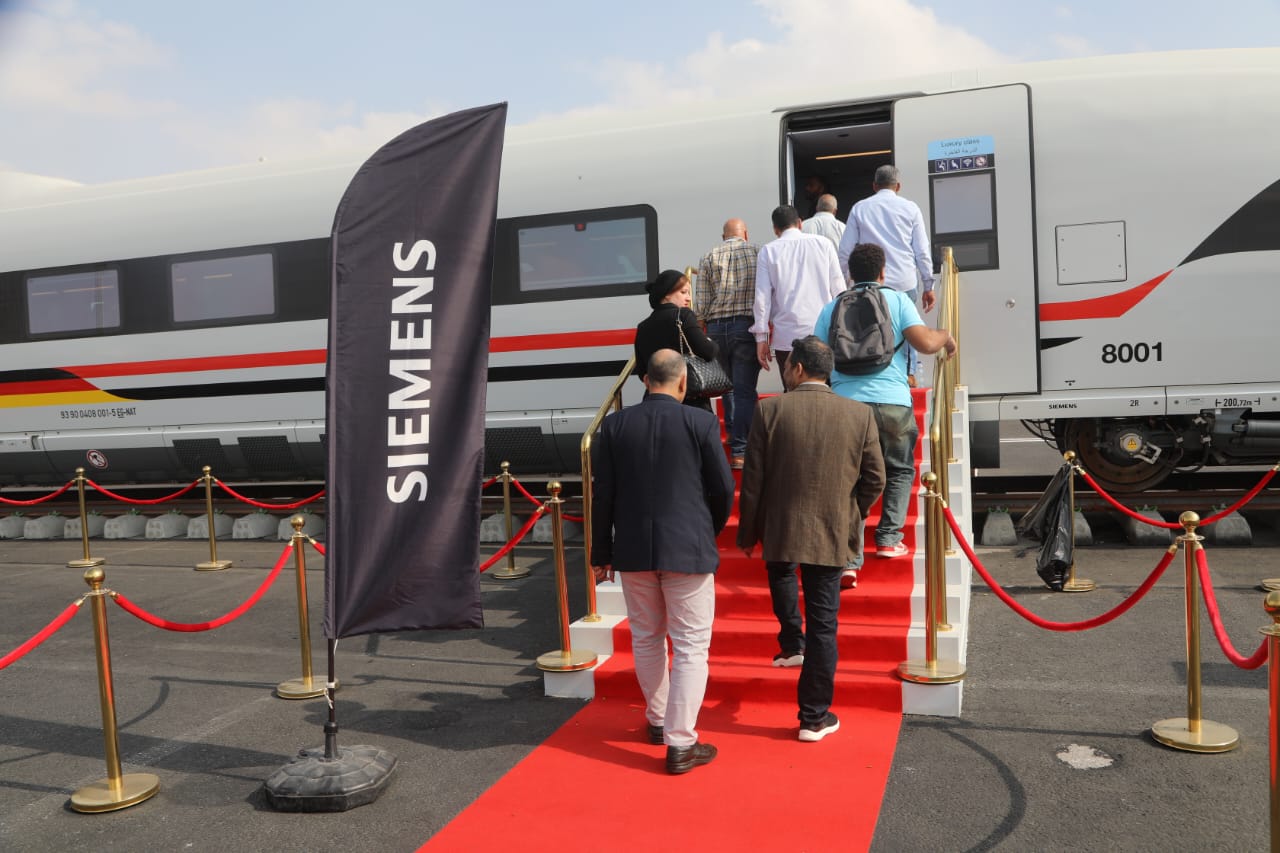 موقع تحيا مصر | برعاية الرئيس السيسي.. زوار TransMEA 2025 يتفقدون أحدث وسائل النقل المحلية بالمعرض